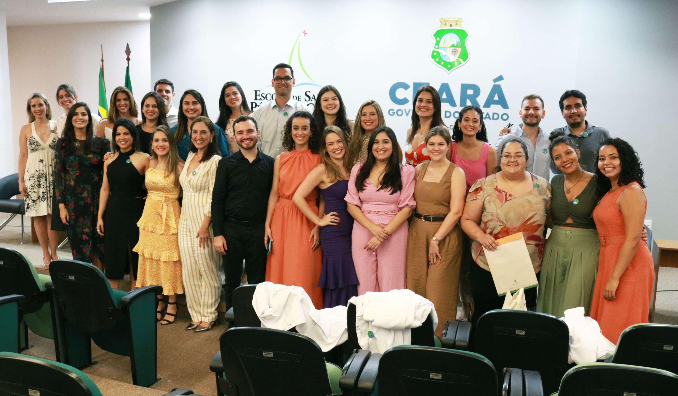 ESP/CE diploma novos especialistas por meio do seu programa de ...
